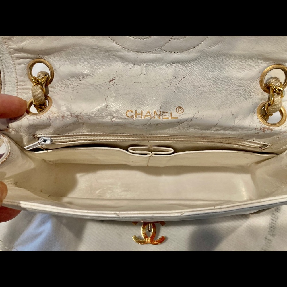 Chanel Early 80's Quilted Flap Wave Leather Bag - Gem